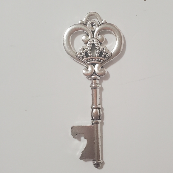 Dining | New Silver Toned Crown Design Skeleton Key Bottle Opener ...